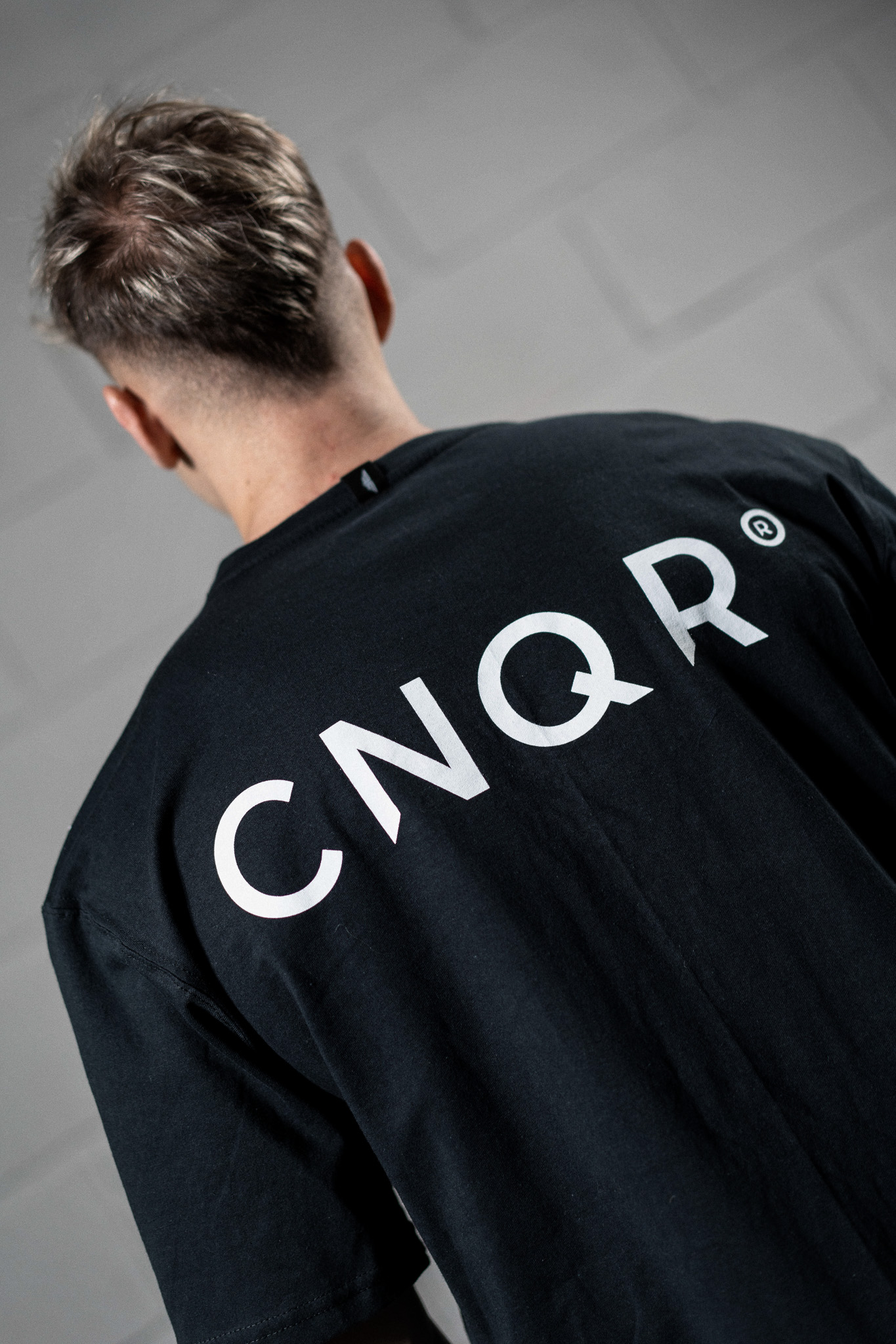 Basics Oversized - Wing - Negra - Outlet - Conquer